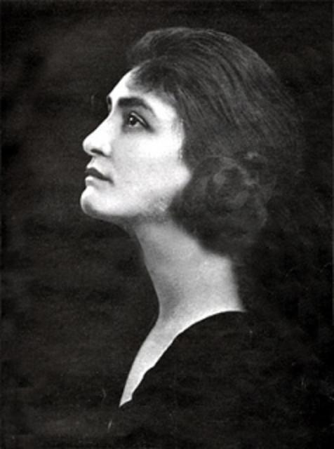 Violet Farebrother - elFinalde